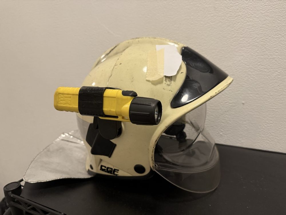Feuerwehrhelm CGF Gallet F1 mit Lampe und Nackenschutz (Gebraucht) in ...