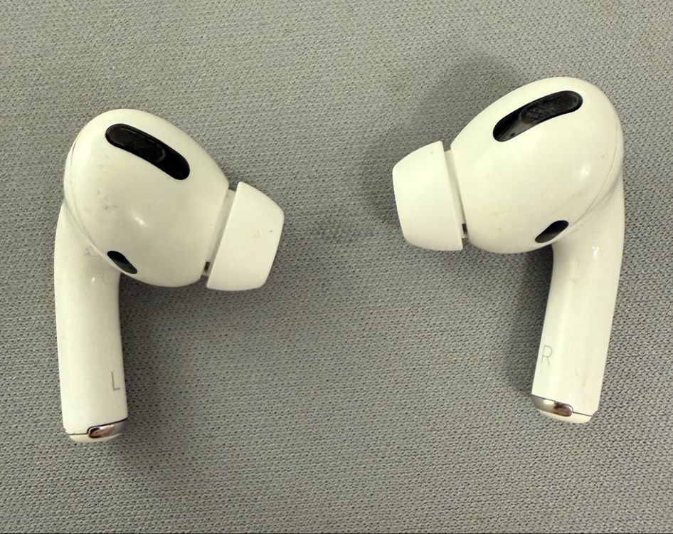 Apple AirPod Pro first gen with spare ear tips (Gebraucht) in Zürich ...