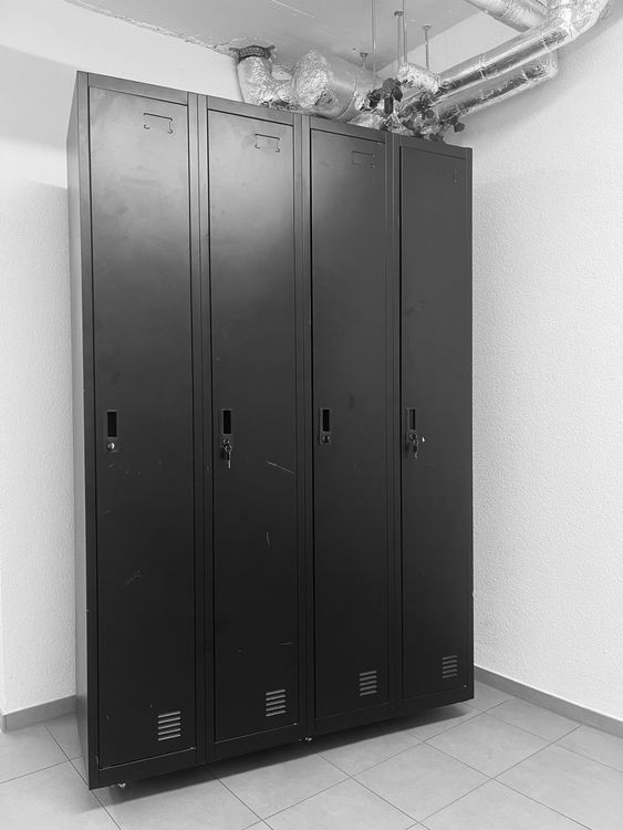 Garnderobe / Spind / Locker aus Stahl (Gebraucht) in Basel für CHF 290 ...