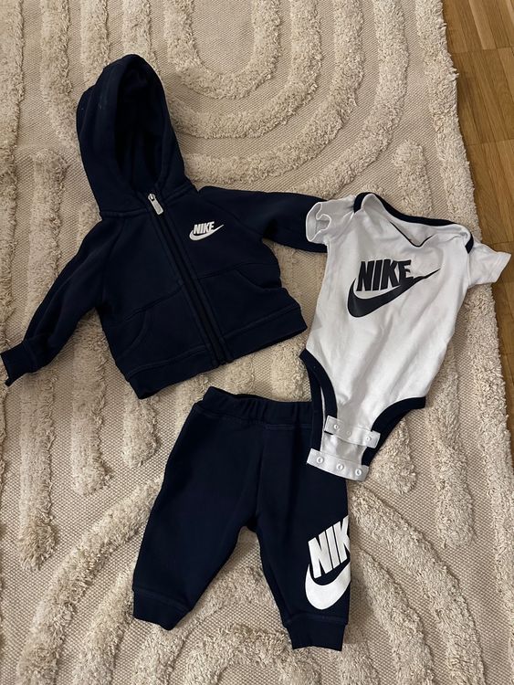 Nike Newborn Baby Set dunkelblau 0-6 Mt (Gebraucht) in Selzach für CHF ...