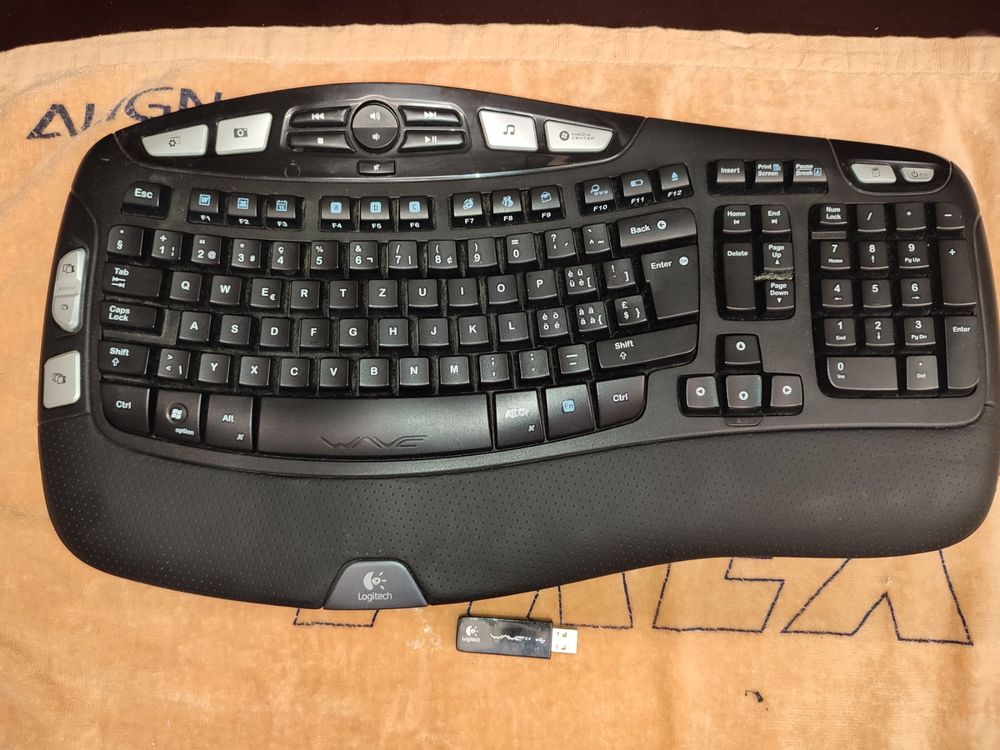 Logitech Cordless Keyboard (Gebraucht) in Utzenstorf für CHF 19 – mit ...