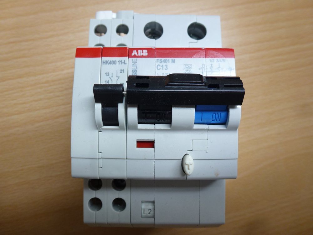 FI-LS C13 30mA ABB-smissline-S mit Hilfsschalter (Gebraucht) in Hombrechtikon für CHF 7 – mit ...