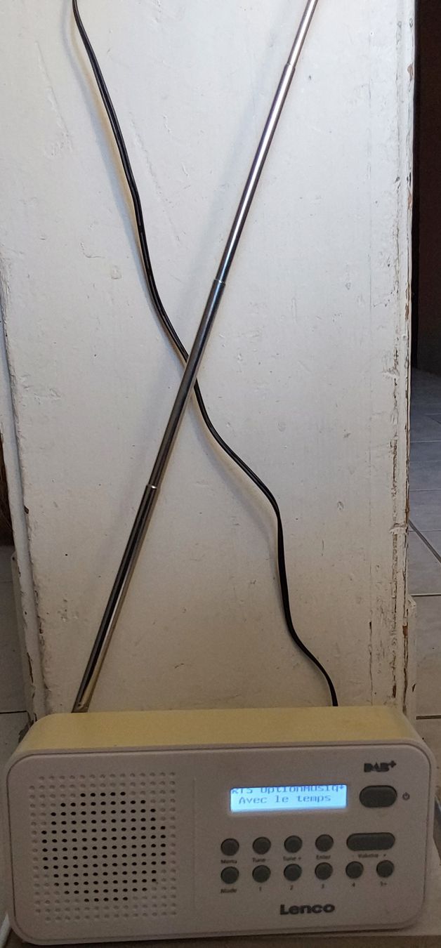 Radio DAB+ Lenco PDR 015 WH - Bon état (Gebraucht) in Villeret für CHF ...