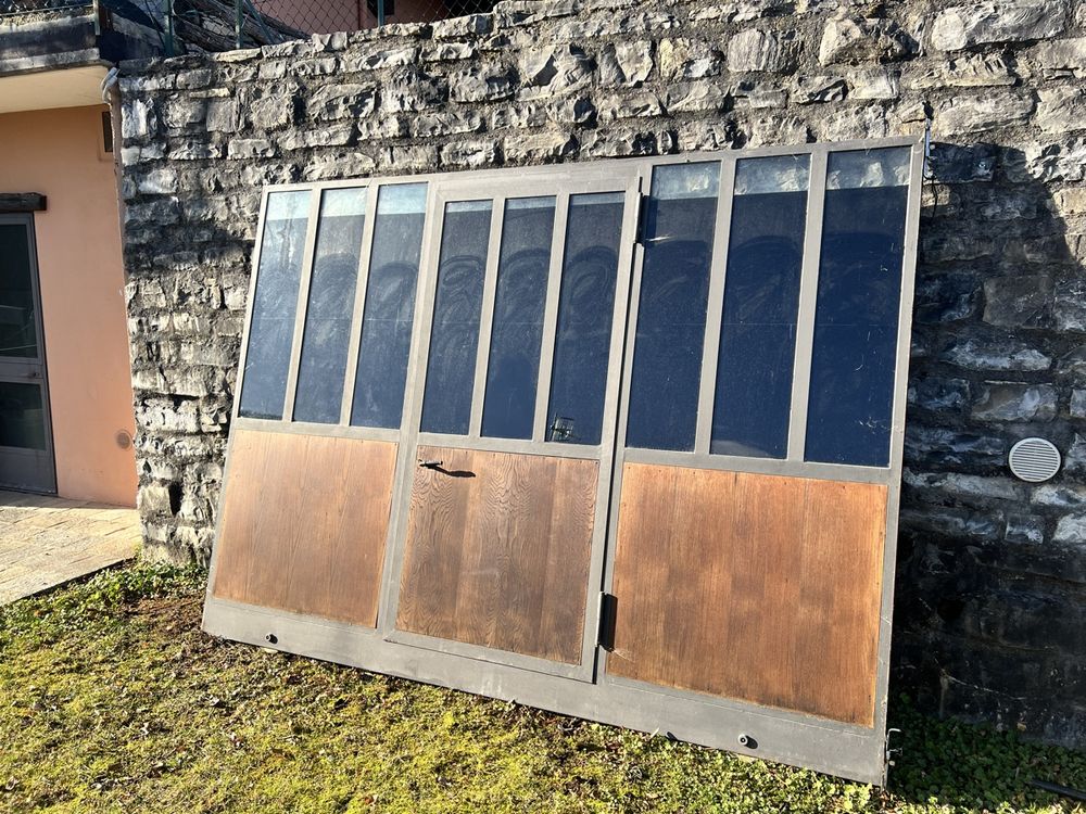 Tor Garagentor Rolltor aus Eisen mit Fenster (Gebraucht) in Glattpark(Opfikon) für CHF 690 – nur ...