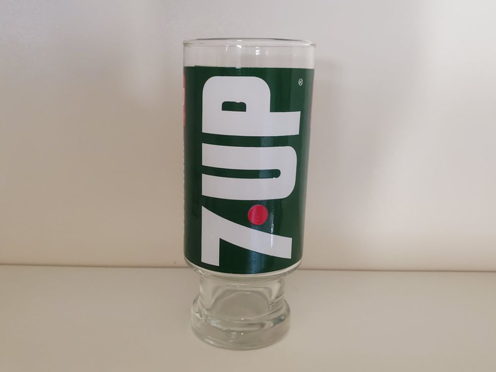 Grand verre sur pied vintage 7 Up (Gebraucht) in Rennaz für CHF 15 ...