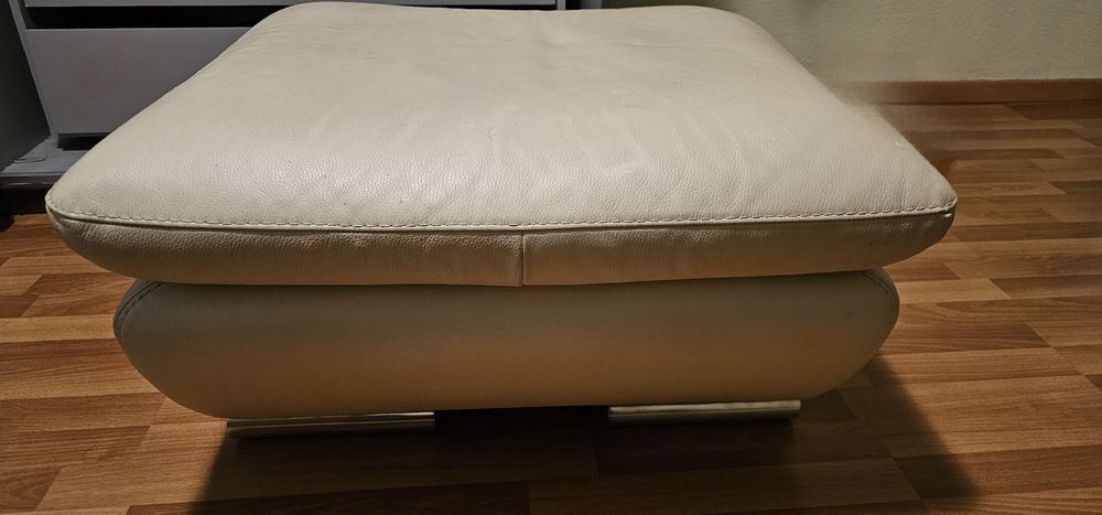 Hocker Leder Beige (Gebraucht) in Wolfhausen für CHF 60 – nur Abholung ...