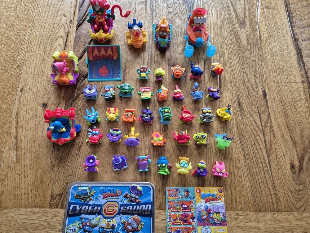 SuperZings Cyber Squad Serie mit Dose + 40 Figuren! (Neu (gemäss ...