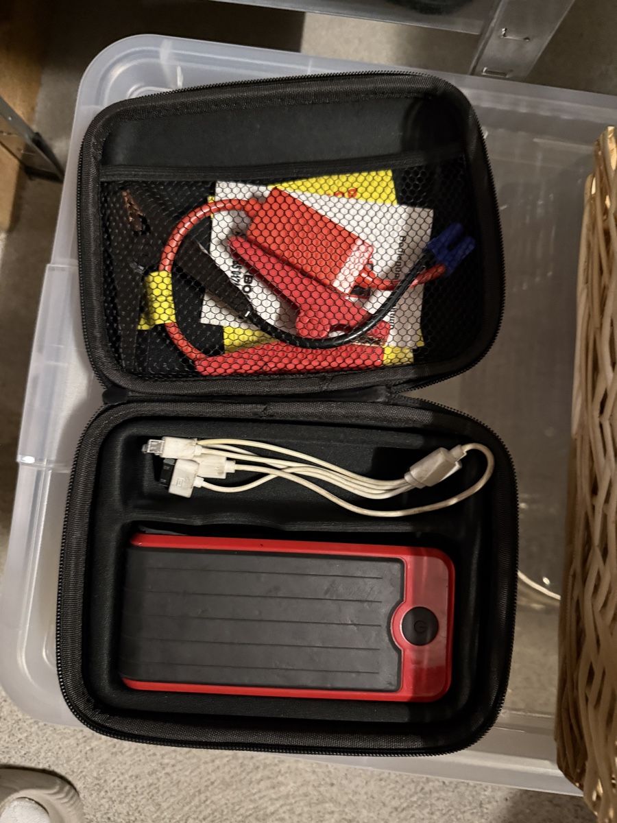 Auto Starthilfe / Jump Starter Powerbank MONSTERBOOST (Gebraucht) in ...