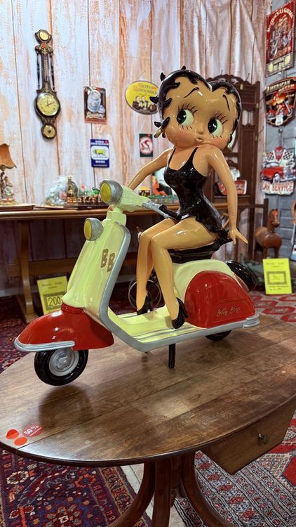 Betty Boop auf Vespa (Neu (gemäss Beschreibung)) in Zwingen für CHF 299 ...