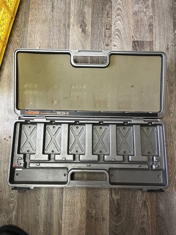 BOSS BCB-6 Pedal Case (Gebraucht) in Zürich für CHF 20 – mit Lieferung ...