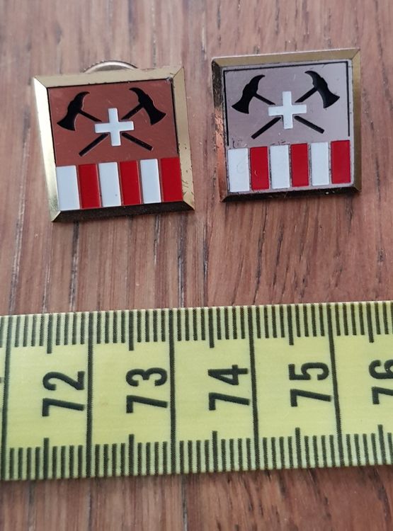 Feuerwehr Pins silber und gold Abzeichen (Gebraucht) in Dübendorf für ...