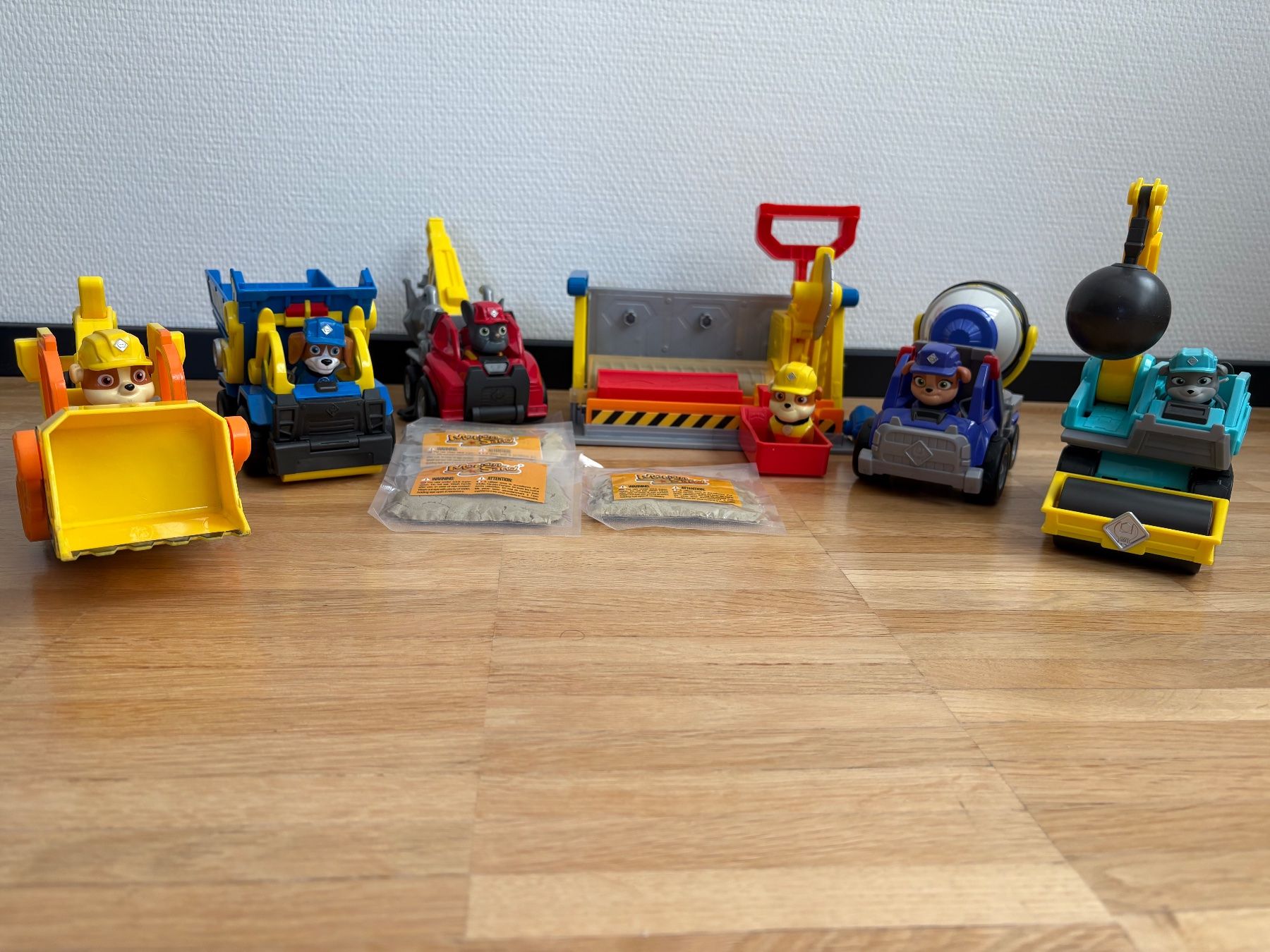 Paw Patrol Rubble + Crew Baufahrzeuge Set mit Kinetic Sand (Gebraucht) in Obersaxen für CHF 34.9 ...