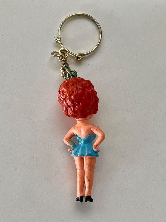 Vintage Schlüsselanhänger kesse Dame | Kaufen auf Ricardo