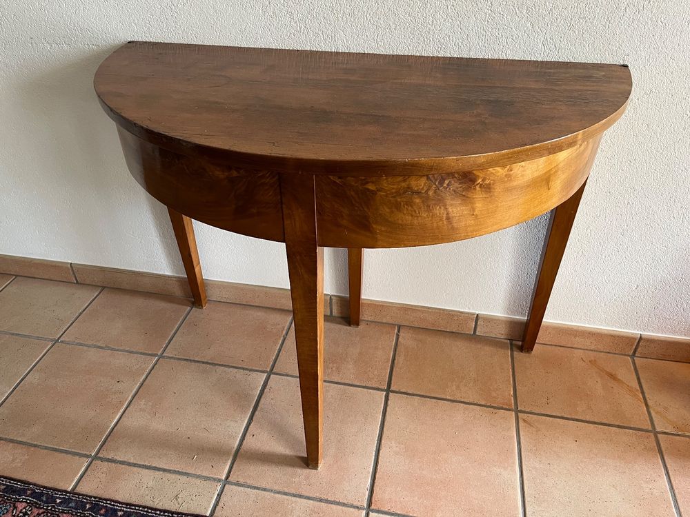 Antiker Halbrunder Tisch | Kaufen auf Ricardo