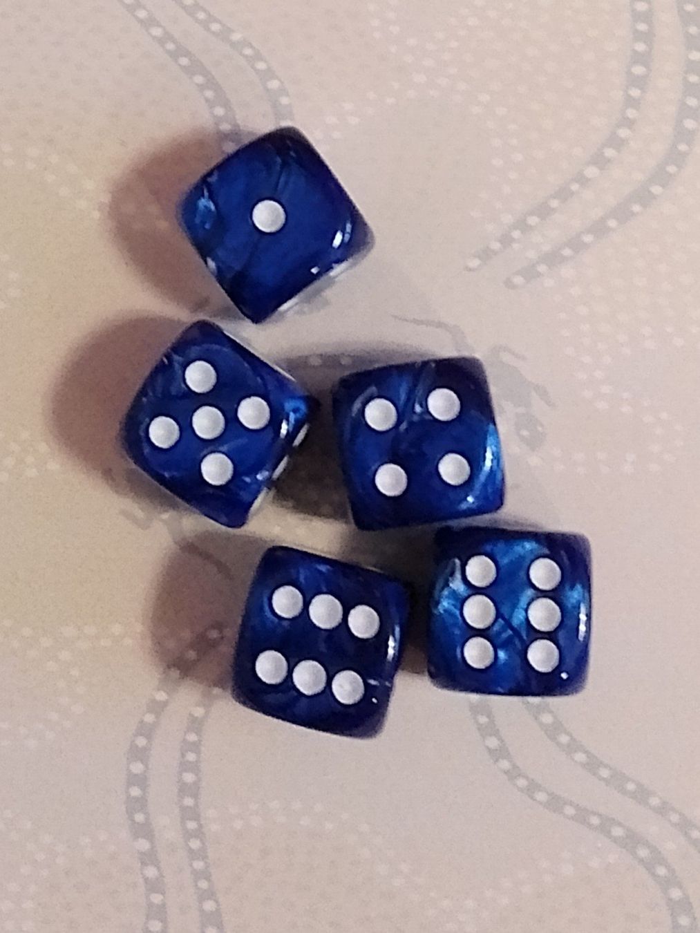 5 Würfel mit pearloptik dunkelblau / Ersatz Würfel Spiel (Gebraucht) in ...