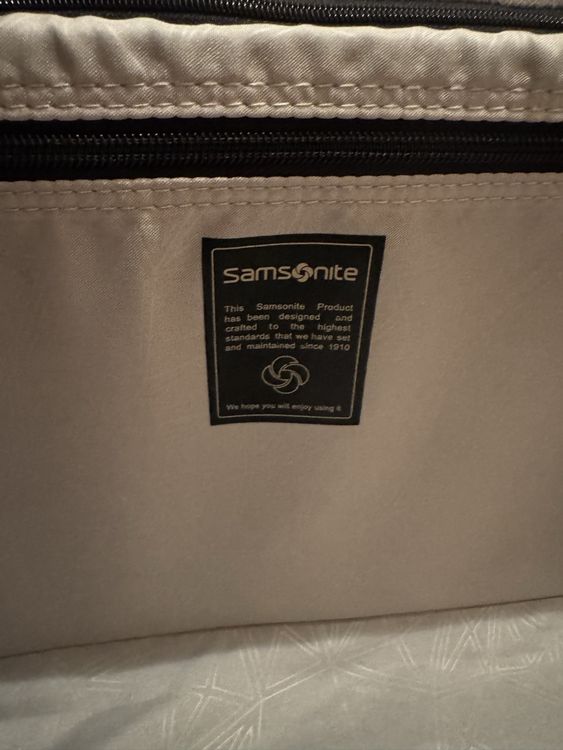Superlight Samsonite Koffer auf 4 Rollen und Schloss (Gebraucht) in ...