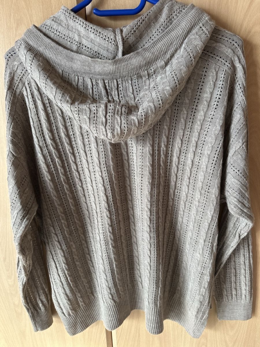 Pullover (Gebraucht) in Riederalp für CHF 5 – mit Lieferung auf Ricardo ...