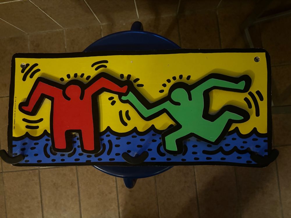 Keith Haring Kleiderhaken (Gebraucht) in Neuhausen für CHF 40 – mit ...