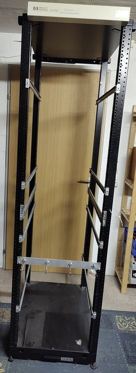 HP 19" Rack OHNE Schienen, offen (Gebraucht) in Waltenschwil für CHF 50 ...