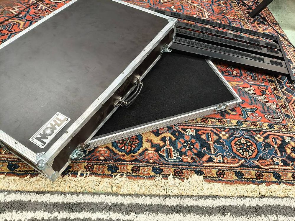 Thon Case für Pedalboard, inkl. Harley Benton SpaceShip 80 (Gebraucht ...