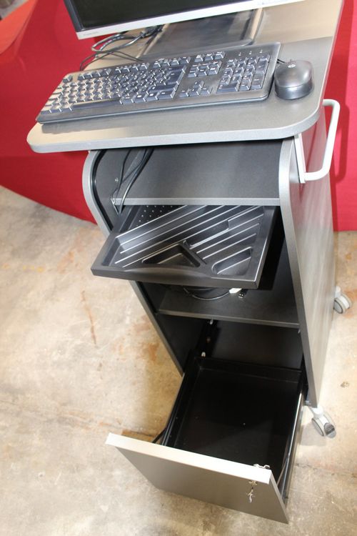 Bene Roll-Caddy mit Bildschirm, Tastatur und Mouse (Gebraucht) in ...