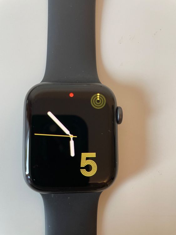 Apple Watch Series 4 / 44mm / A2008 | Kaufen auf Ricardo