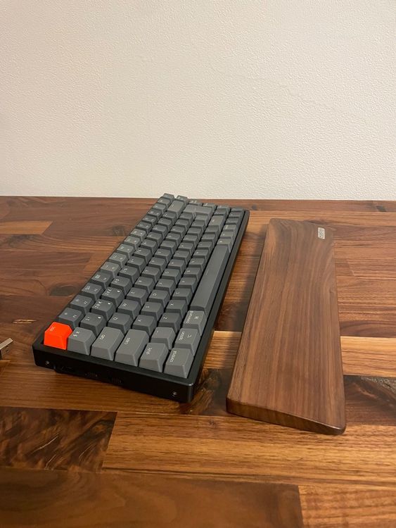 Keychron K2 mit Walnut Wood Palm Rest | Kaufen auf Ricardo