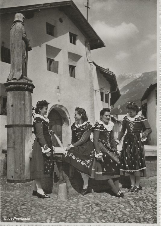 Engadinerinnen, Trachten, 1945 (Gebraucht) in Frauenfeld für CHF 3.8 ...