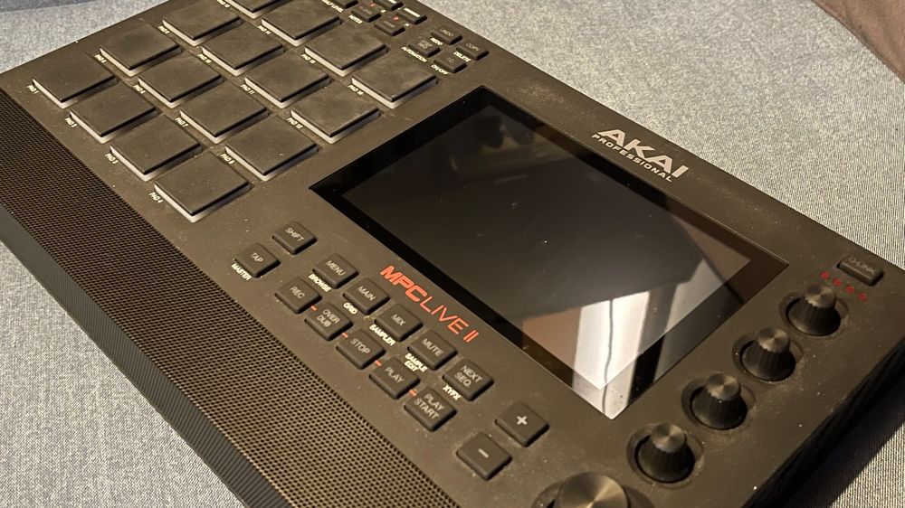 Akai Live 2 (II) Standalone - inkl. Deksaver und SSD. (Gebraucht) in ...