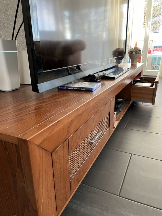 TV-Lowboard Eiche massiv Rattanoptik 2 Schubladen (Gebraucht) in Geroldswil für CHF 30 – nur ...