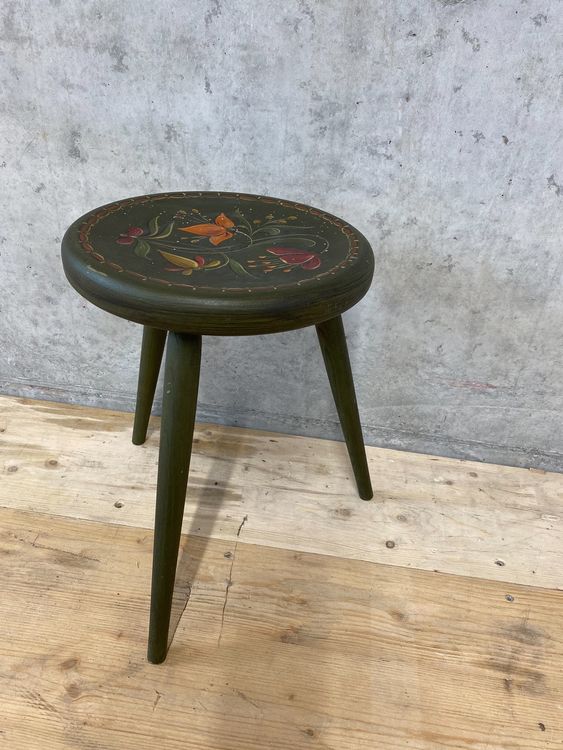 Vintage dreibeiniger Hocker Holz mit Bemalung N 32 | Kaufen auf Ricardo