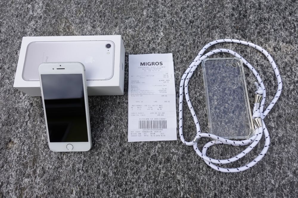iPhone7 128GB Silver (Gebraucht) in Seuzach für CHF 47 – mit Lieferung auf Ricardo kaufen
