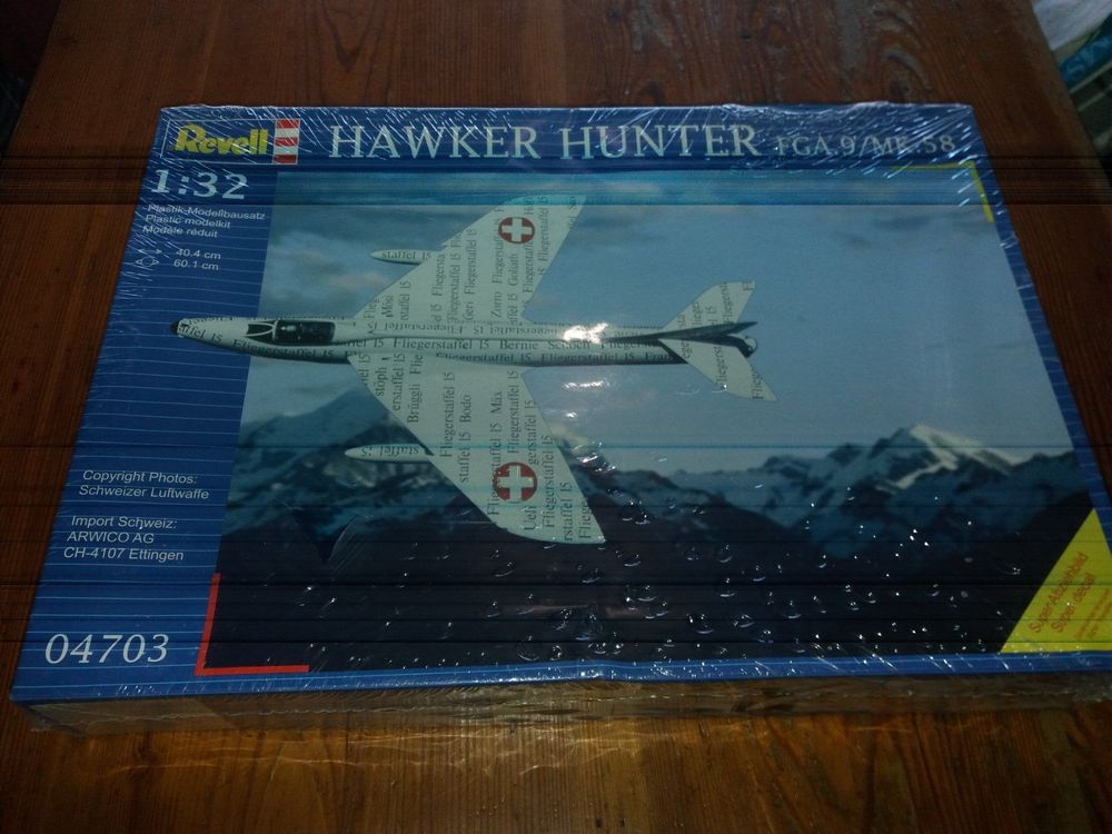 Hunter swiss papyrus revell 04703 1/32 (Neuf avec emballage d'origine ...
