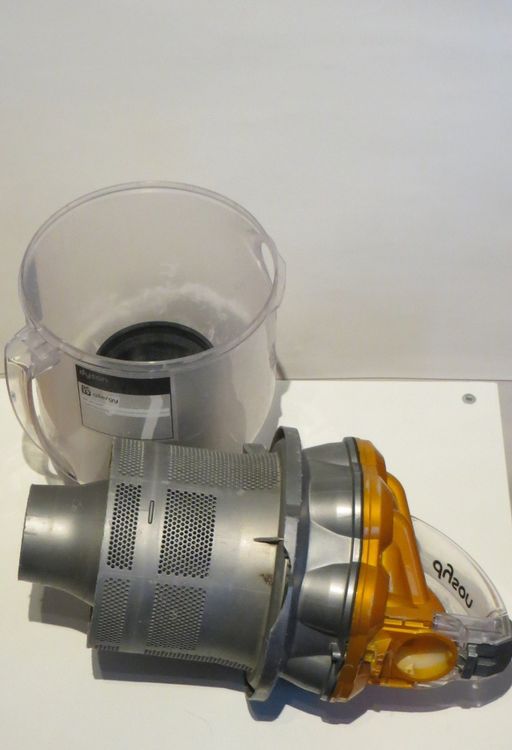 DYSON Parts: Ersatzteilverkauf Staubbehälter / Cyclone DC19 (Gebraucht) in Allschwil für CHF 29 ...