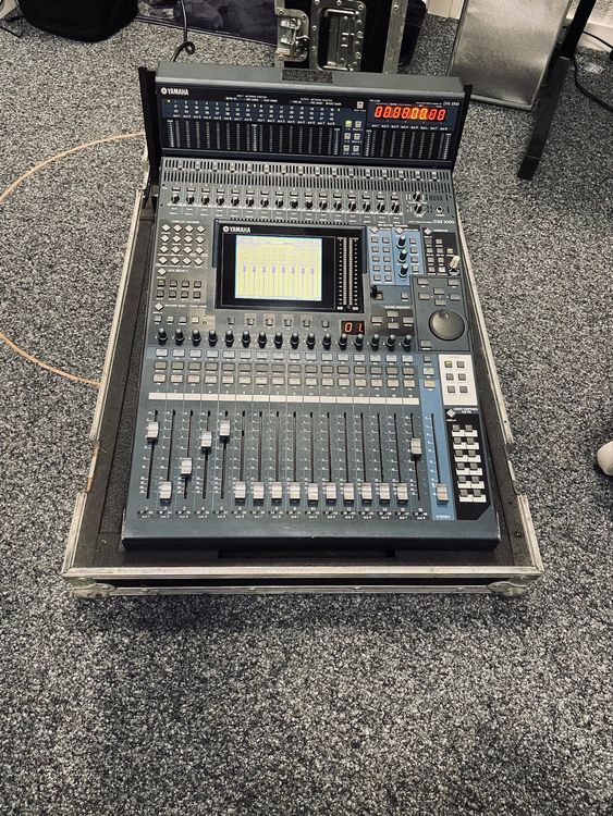 YAMAHA DM-1000 // Digital Mixing Console mit Meterbrige (Gebraucht) in ...