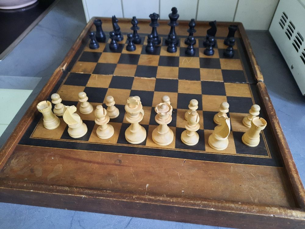 Ancien JEU D'ÉCHECS, dans son COFFRET | Kaufen auf Ricardo Ancien JEU D'ÉCHECS, dans son COFFRET | Kaufen auf Ricardo