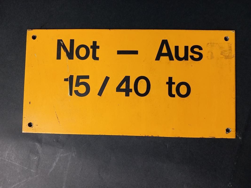NOT-AUS 15/40 to - Schild aus Metall (Gebraucht) in Hünenberg für CHF 1 ...