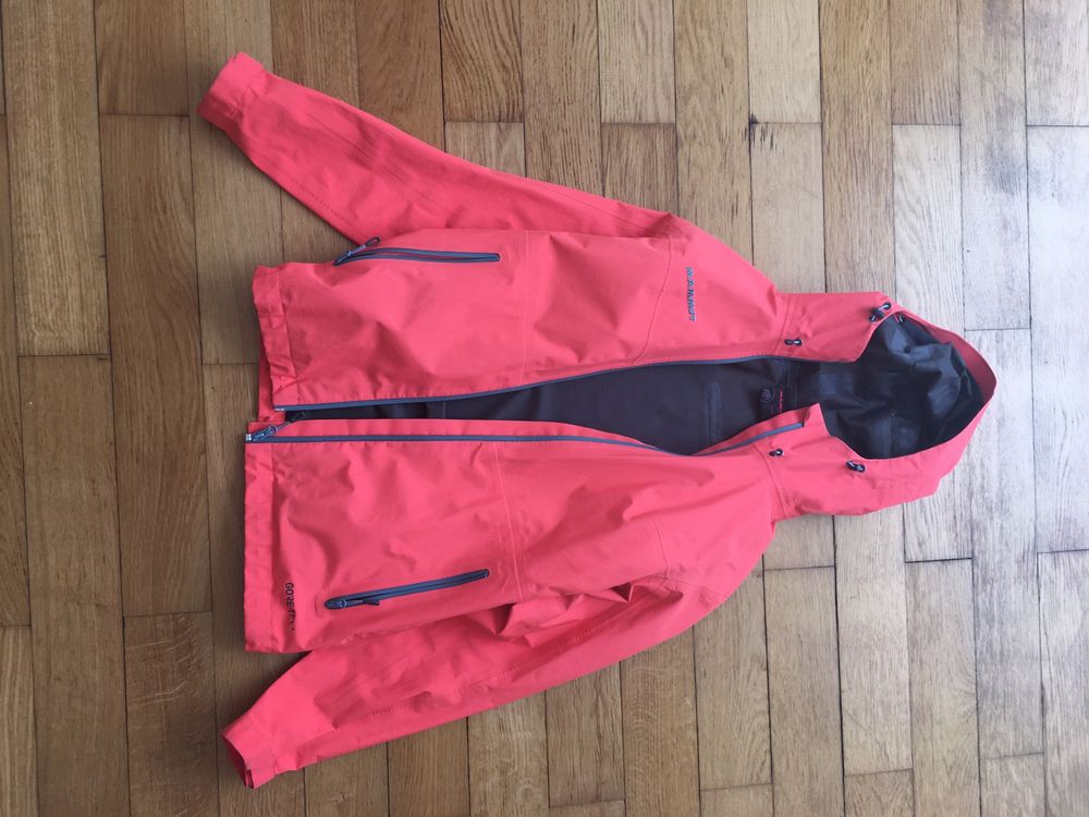 Mammut Gore Tex Damen Jacke (Gebraucht) in Basel für CHF 30 – nur Abholung auf Ricardo kaufen