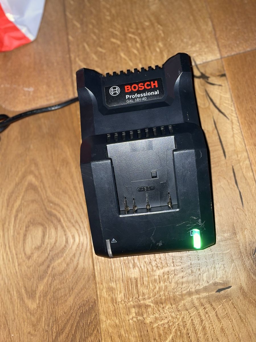 Bosch Professional Ladegerät GAL 18V-40, Top Zustand! (Gebraucht) in ...