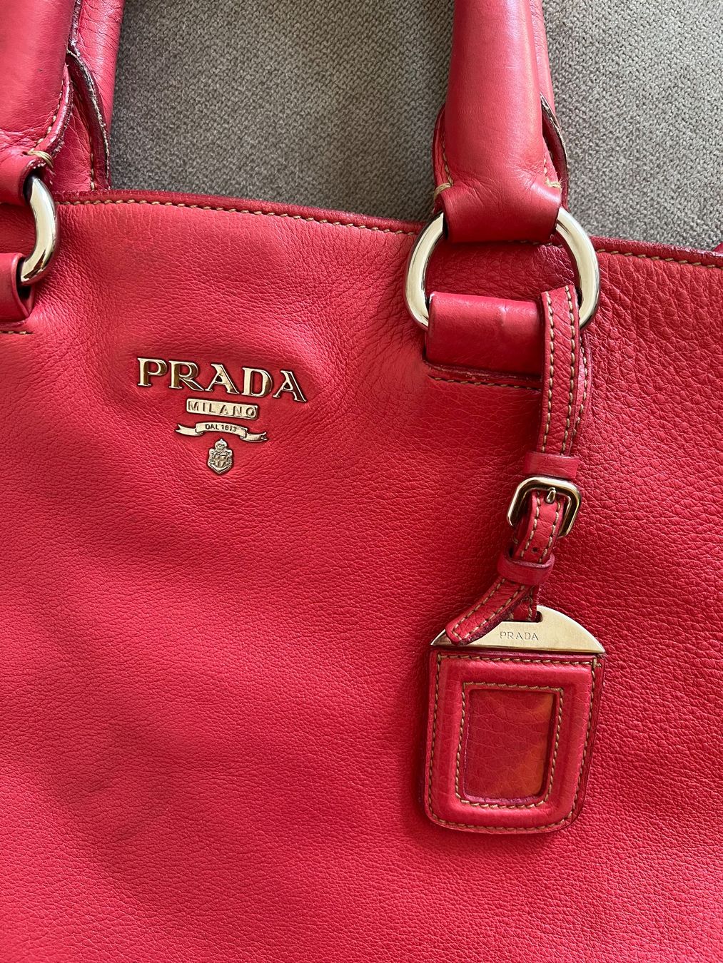 Prada Red Leather Tote Bag - Stylish and Spacious! (Gebraucht) in ...