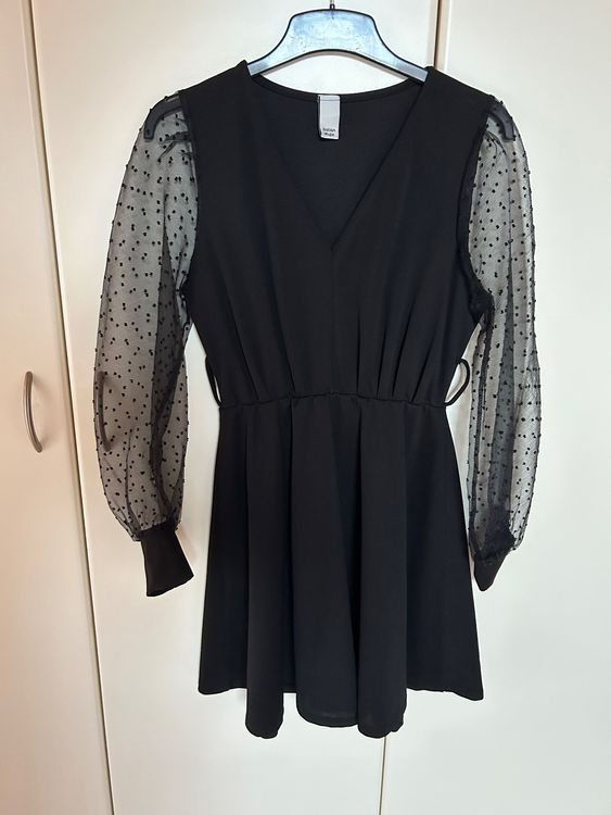 Elegant dress with puffer sleeves size S-M (Gebraucht) in Muzzano für CHF 5.6 – mit Lieferung ...