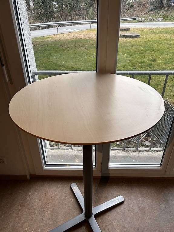 Table mange debout (D'occasion) à Neuchâtel pour CHF 60 – retrait ...