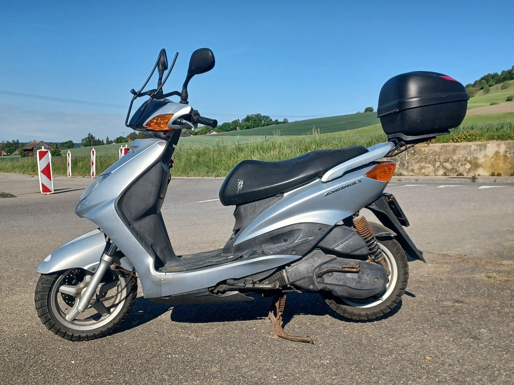 Yamaha XC 125 Cygnus X Roller Scooter mit Topcase ab 1Fr.- (Defekt) in Schleitheim für CHF 153 ...