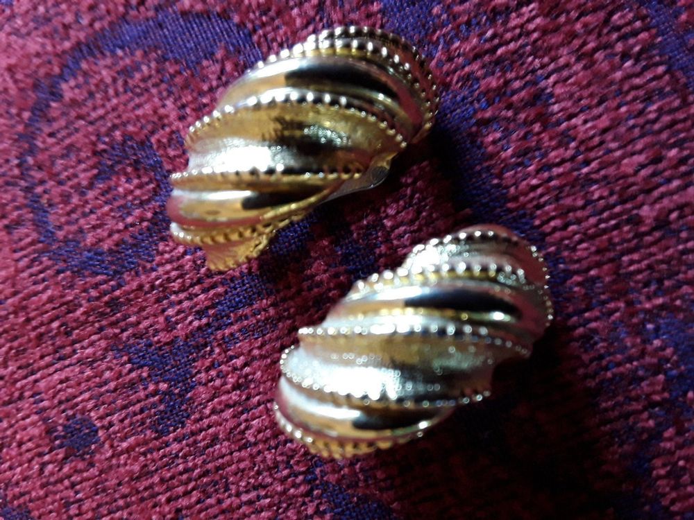 Vintage goldene Ohrclips 80er Jahre (Gebraucht) in Zürich für CHF 16 – nur Abholung auf Ricardo ...