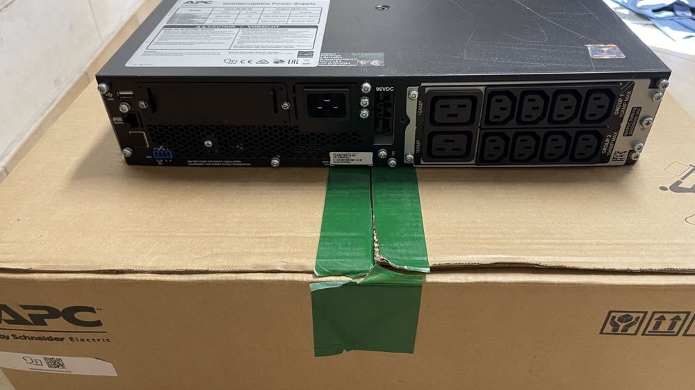 APC SRT3000RMXLI Neue Akkus! - Smart-UPS 3000VA APC SRT3000 (Gebraucht ...