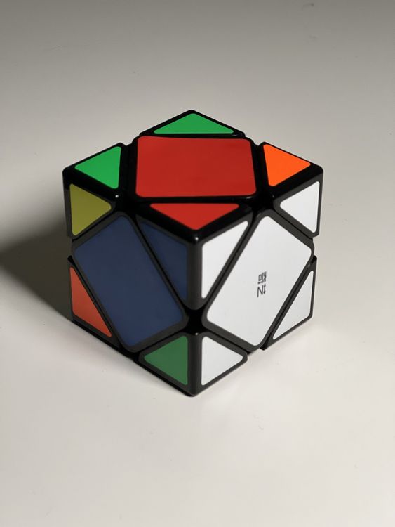Rubik's cube carré (D'occasion) à Neuchâtel pour CHF 2 – retrait uniquement | Acheter sur Ricardo
