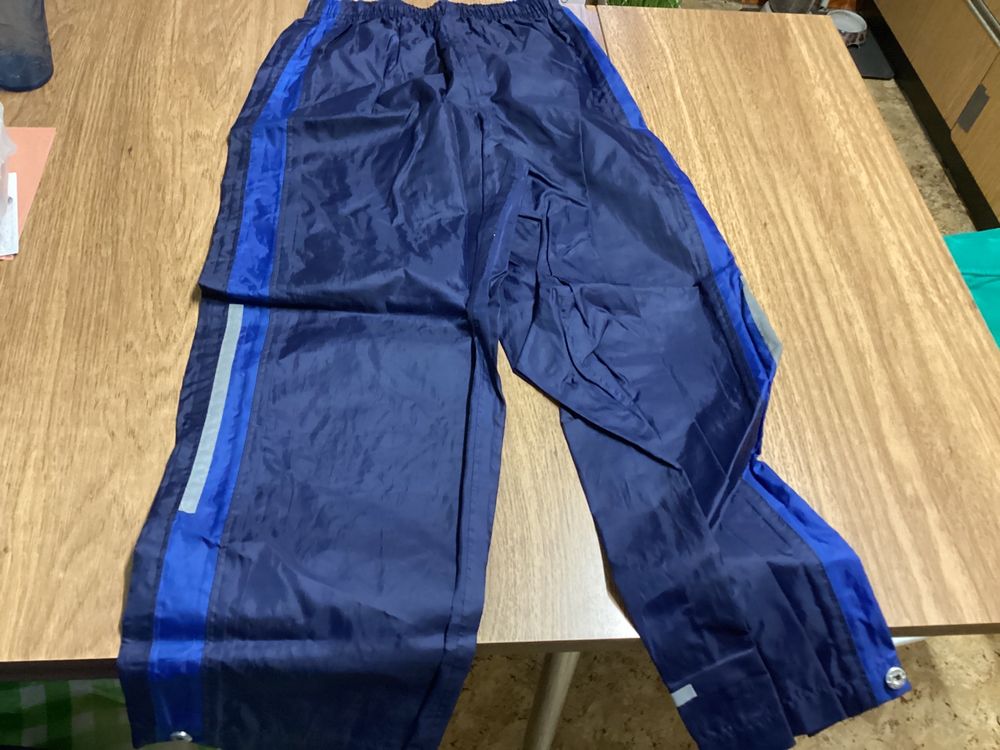 Crivit Outdoor Regenhose, Gr. 122/128, Top Zustand! (Gebraucht) in lyss ...