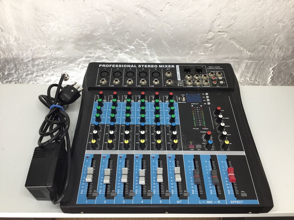 Table de mixage en parfait état avec câble (D'occasion) à La Chaux-de ...