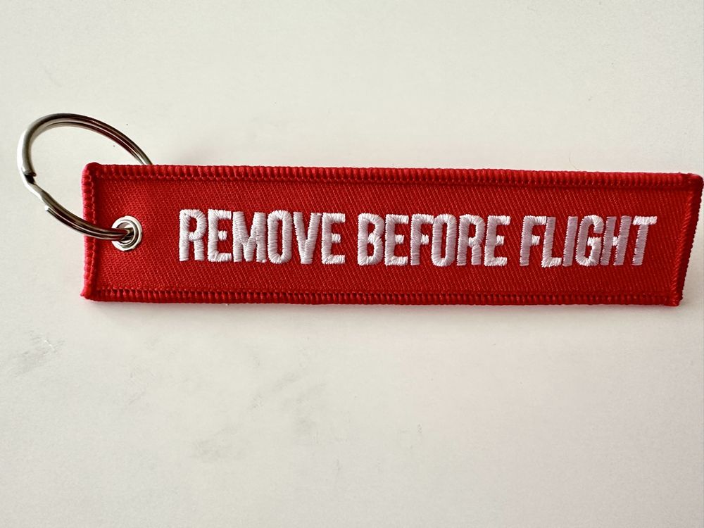 Red "Remove Before Flight" Keychain | Kaufen auf Ricardo
