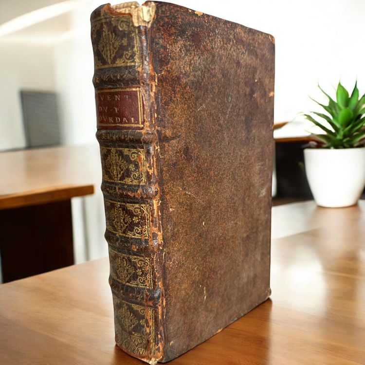 Altes Wertloses Buch